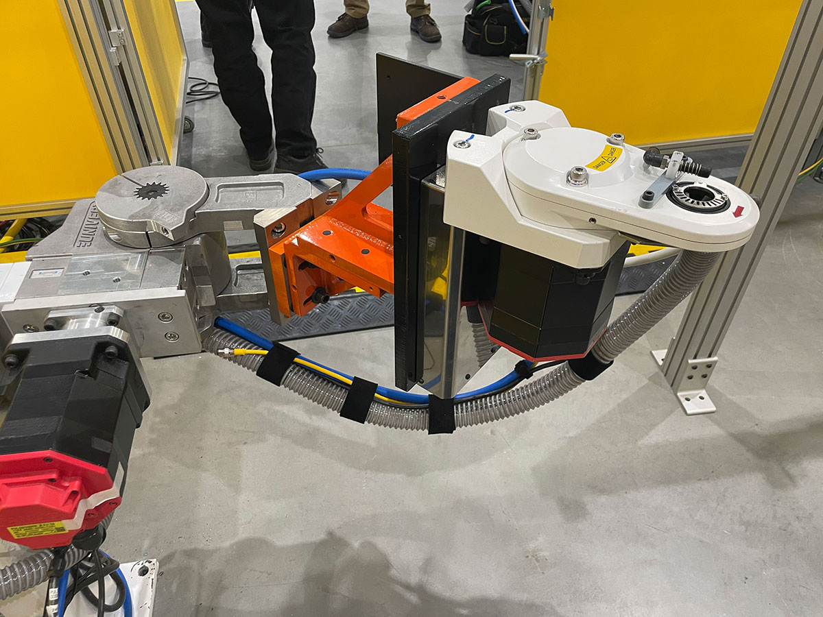 UNIVER Servo Power Pivot - RAM Solutions